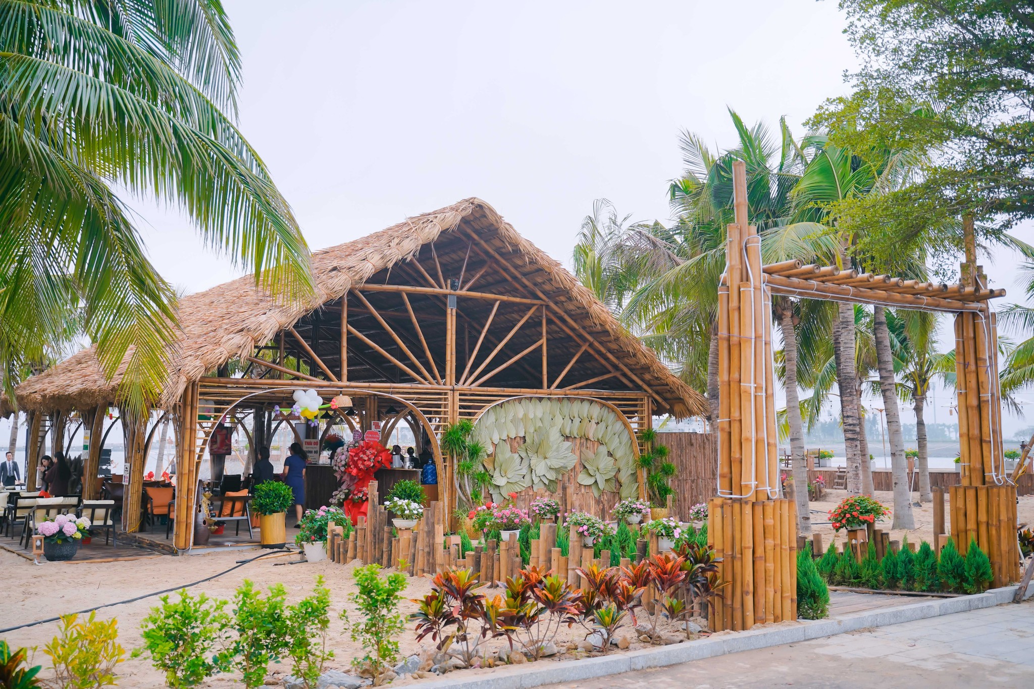 Sunset Bay Coffee Hạ Long – Quán cafe view biển siêu chill khiến bạn ...